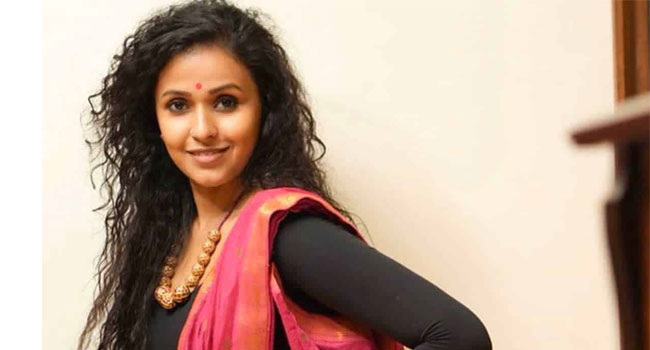 పాప్‌ సింగర్‌ స్మిత కూడా అదే దారిలో..! | Pop singer smitha plan to help ...