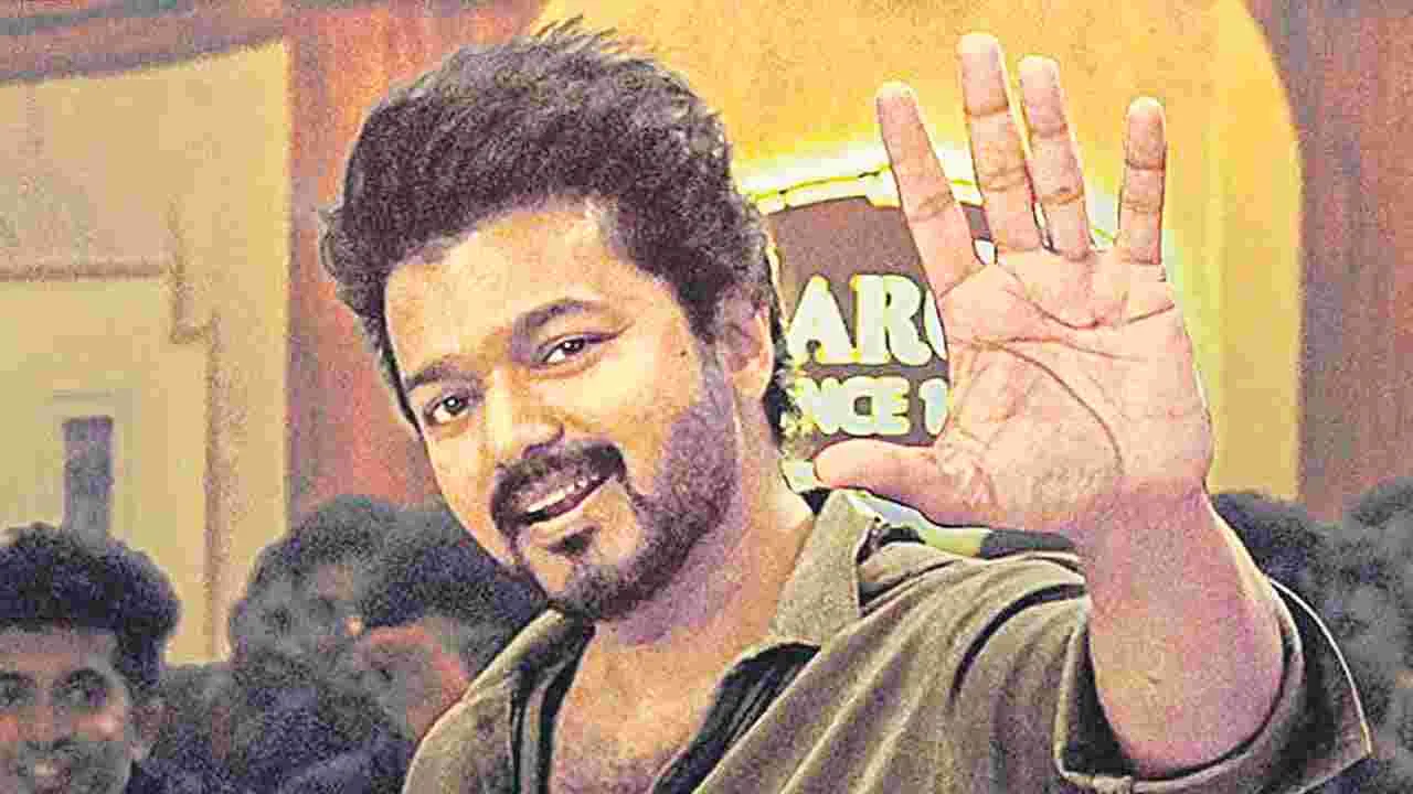 విజయ్‌ సినిమా మైత్రీ చేతుల్లో.. | Vijay's movie in Maithri's hands..